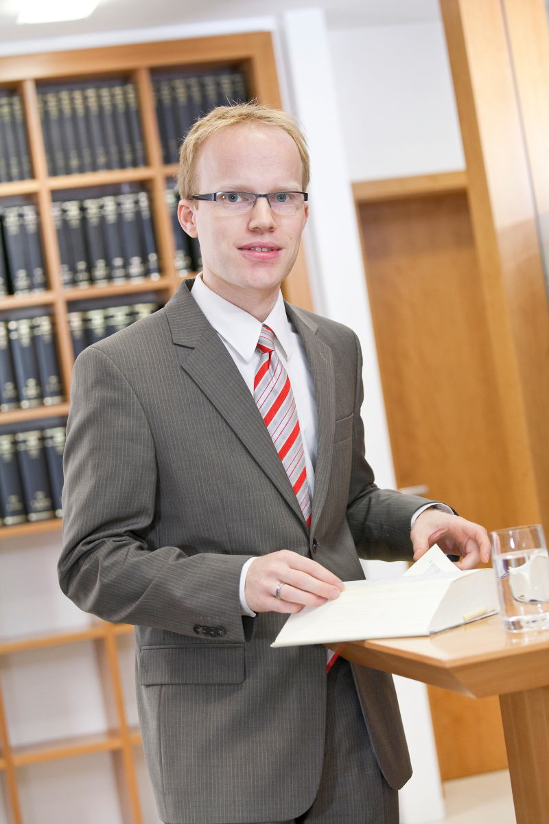 Zu hoch montierte RLT-Anlage - tab - Das Fachmedium der TGA-Branche