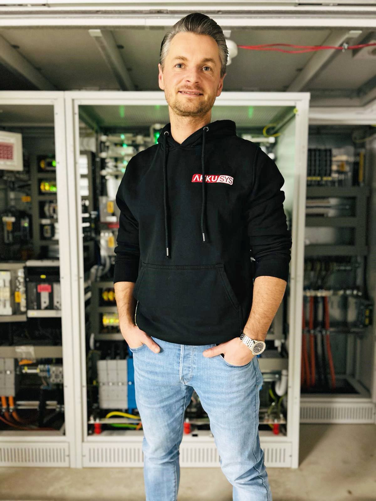 Hochhaus mit Batterie-Technik gegen Netzausfall abgesichert - tab.de