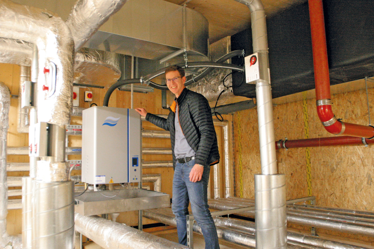 Dampfbefeuchtung in Holzbau-Sporthalle - tab.de